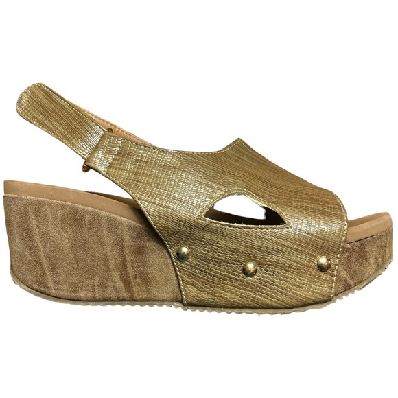 Volatile | Shoes | Volatile Kilkenny Platform Wedge Sandals Metallic ...